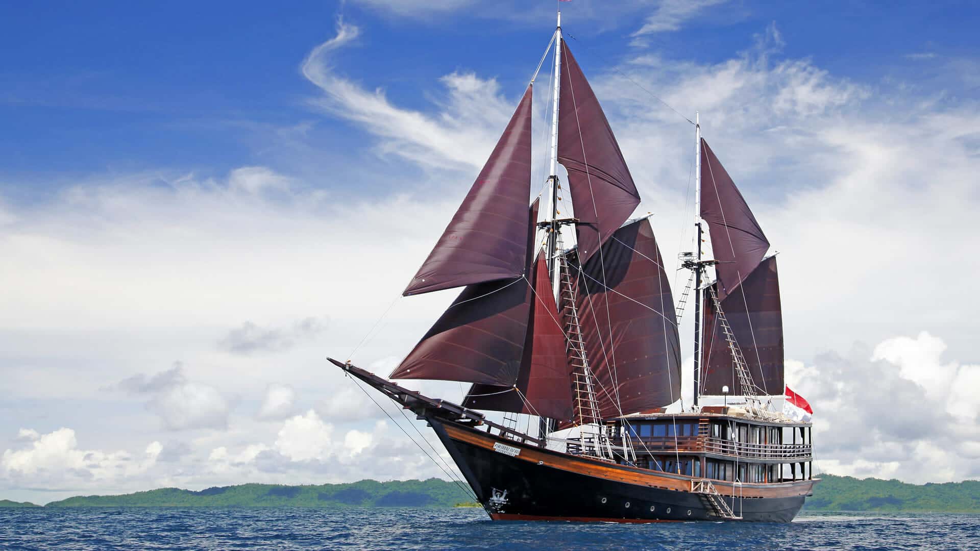 Dunia Baru - Luxury Indonesian Yachts - Steppes Travel