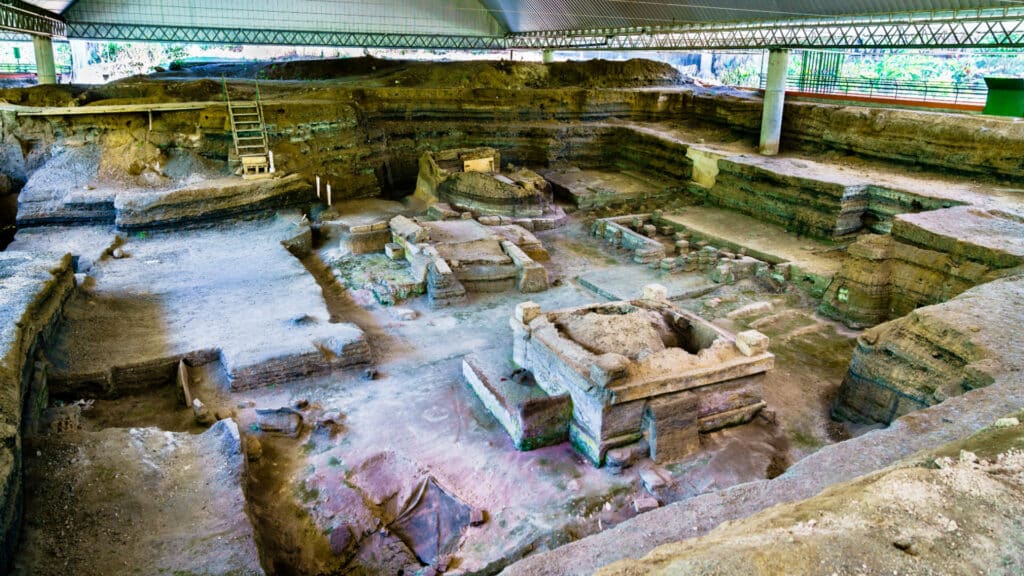 Two windows into the past: El Salvador's archaeological sites - Steppes ...